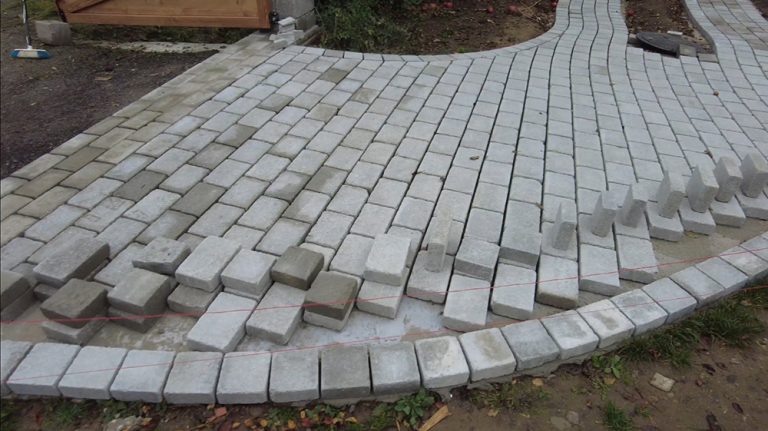 Stavba prístrešku pre auto a rekonštrukcia plota: 16. časť – lepenie ...