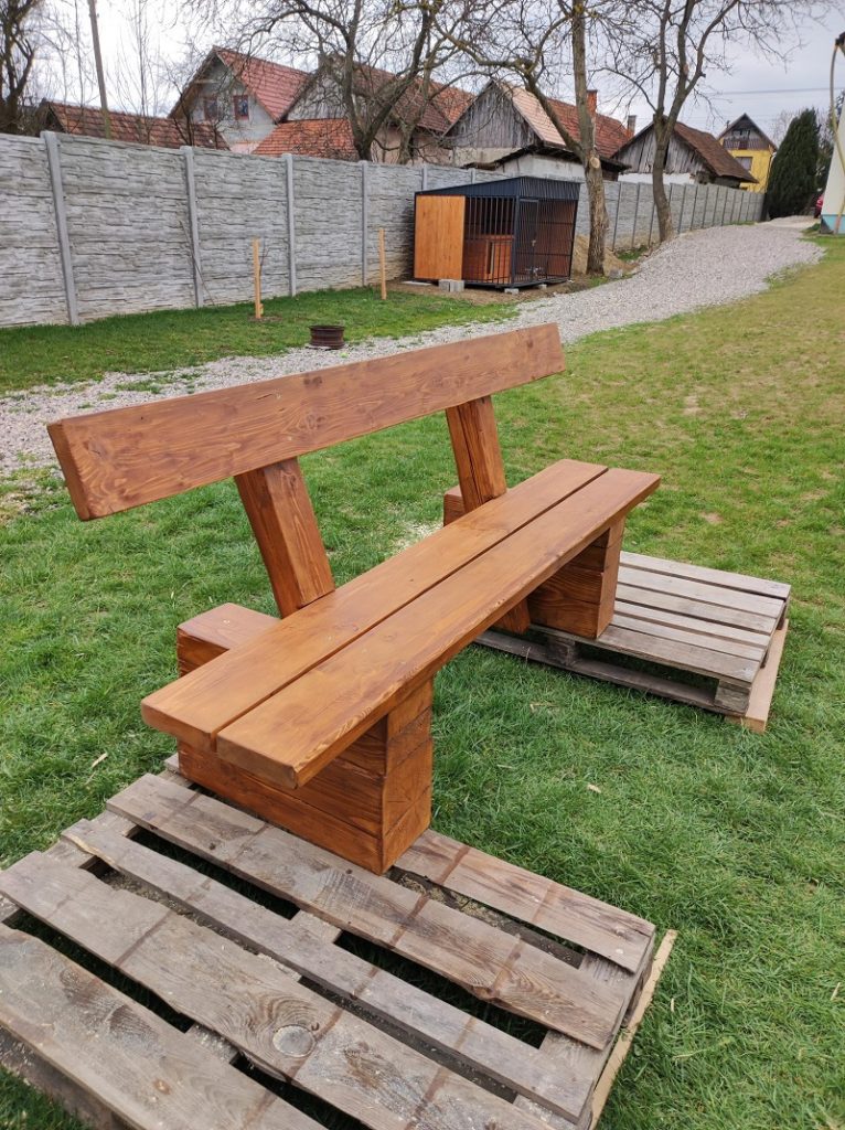 Majster roka 2023: Záhradná lavička z odpadového dreva po stavbe krovu ...
