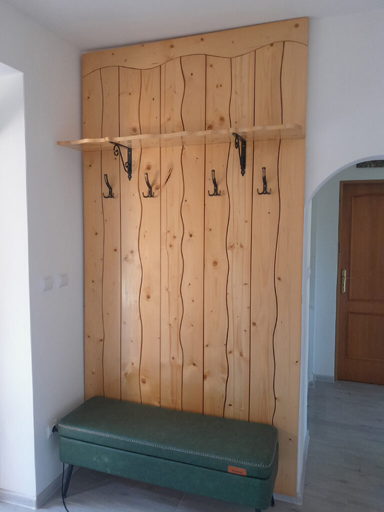 Ako si vyrobiť originálnu vešiakovú stenu